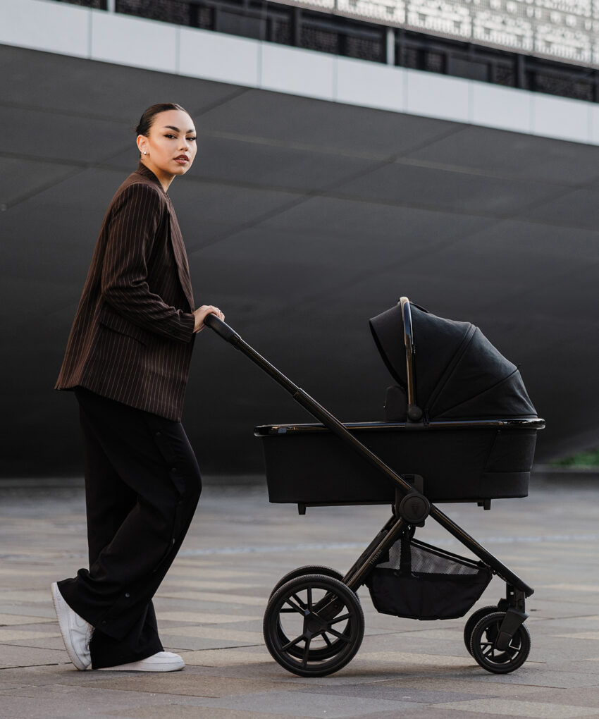 Tinum Edge SE Raven Pram - Venicci UK