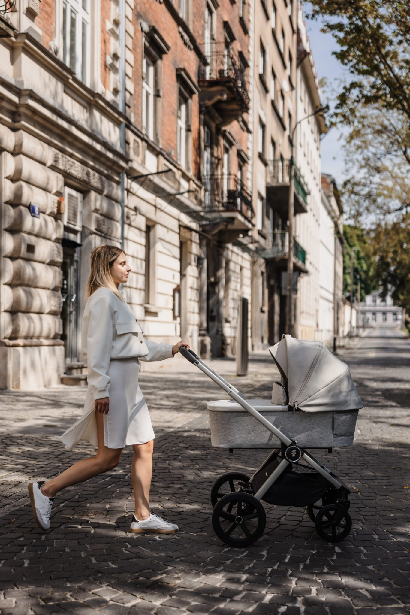 When Can a Baby Sit in a Front-Facing Stroller: A Guide for Parents ...